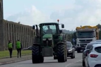 'Rei' Ukra foi para o treino do Rio Ave a conduzir um ... trator